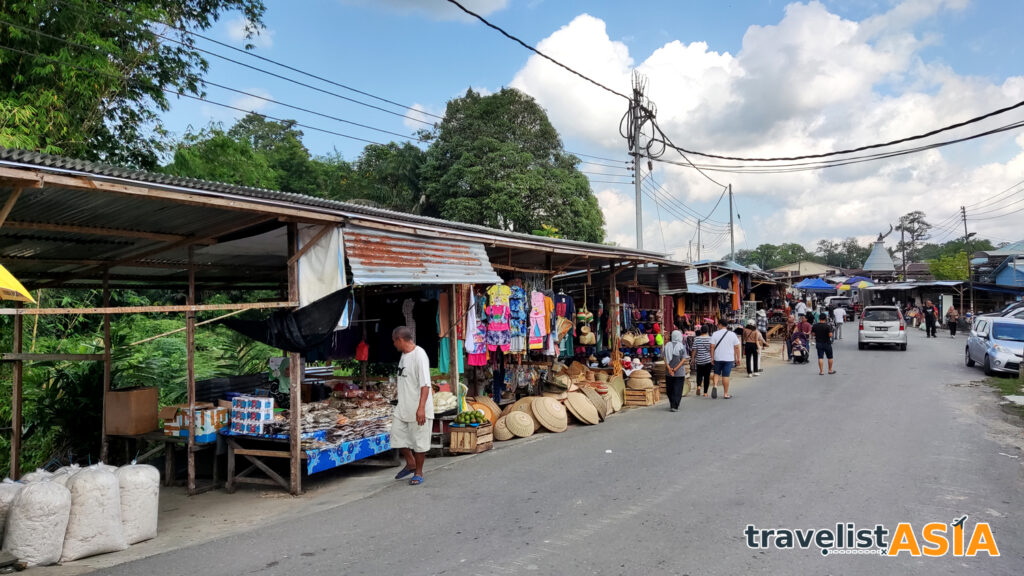石隆门西里京市场（Serikin Border Market）