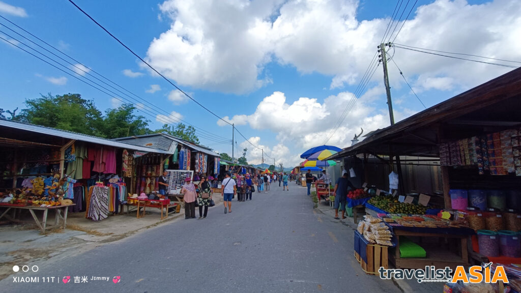 石隆门西里京市场（Serikin Border Market）